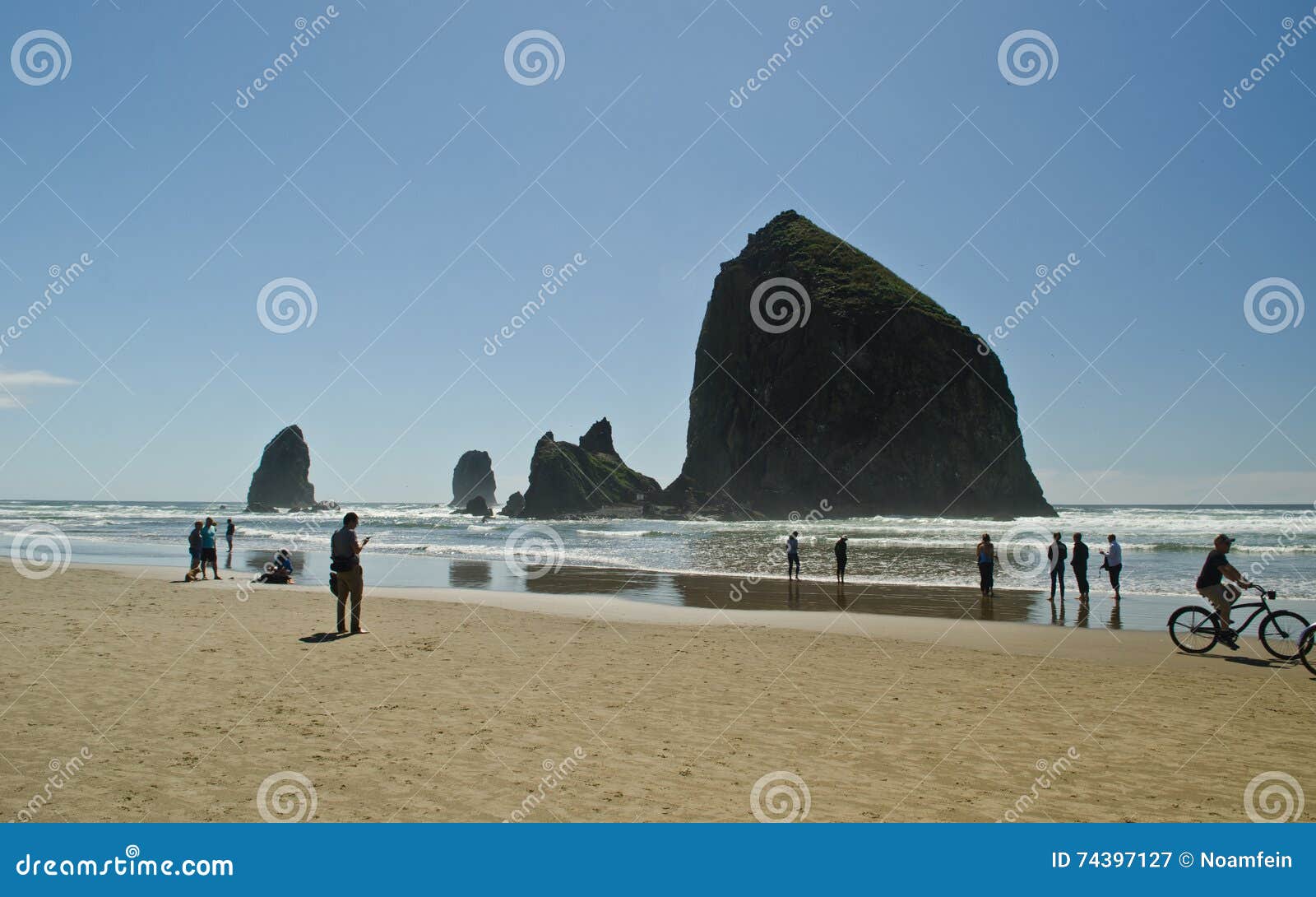 Haystack Rock in Cannon Beach in Oregon Editorial Photography - Image ...