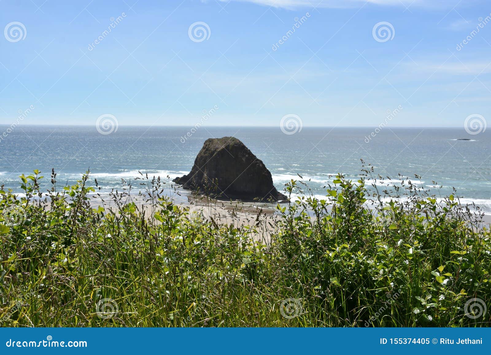 Haystack Rock at Cannon Beach in Oregon Stock Image - Image of cannon ...