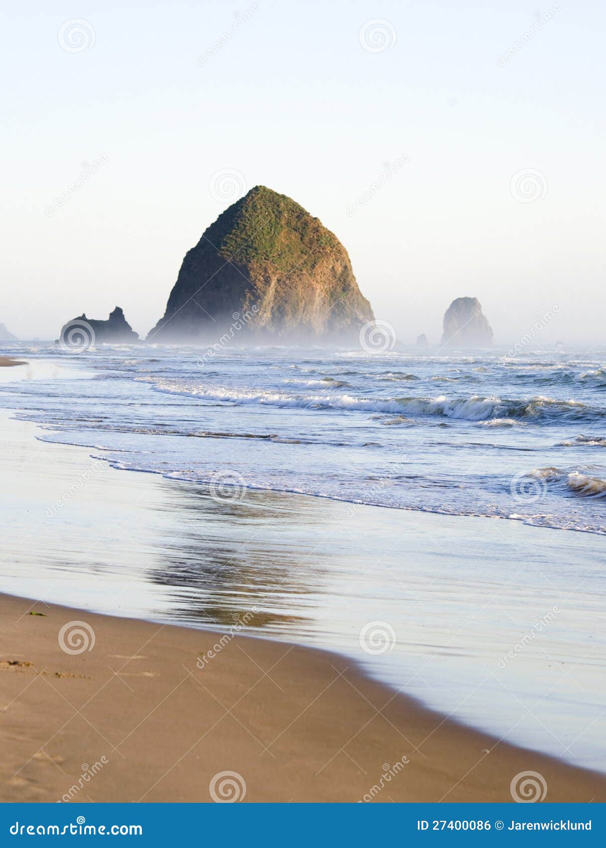 Haystack Rock at Cannon Beach, Oregon, US Stock Photo - Image of view ...