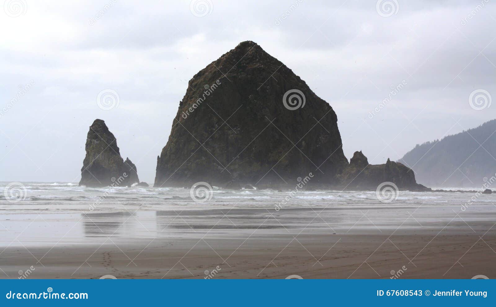Haystack Rock - Cannon Beach Oregon USA Stock Image - Image of ...