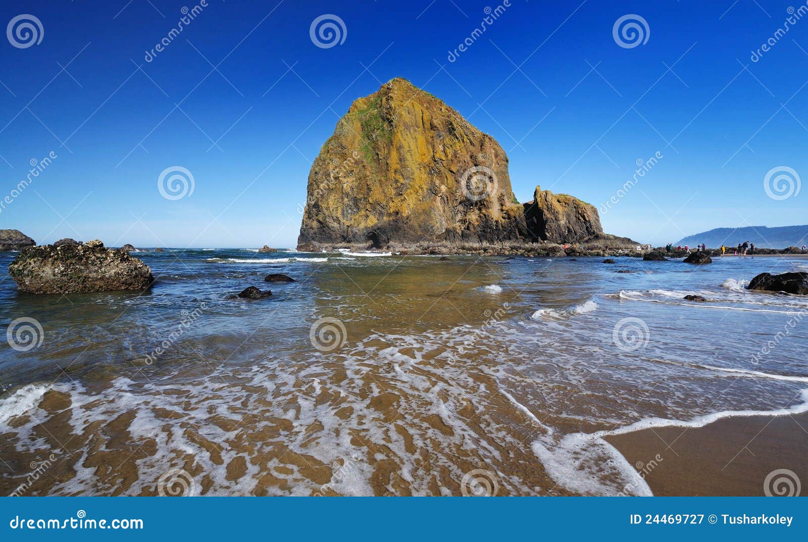 Haystack Rock and Canon Beach Stock Image - Image of rock, nature: 24469727