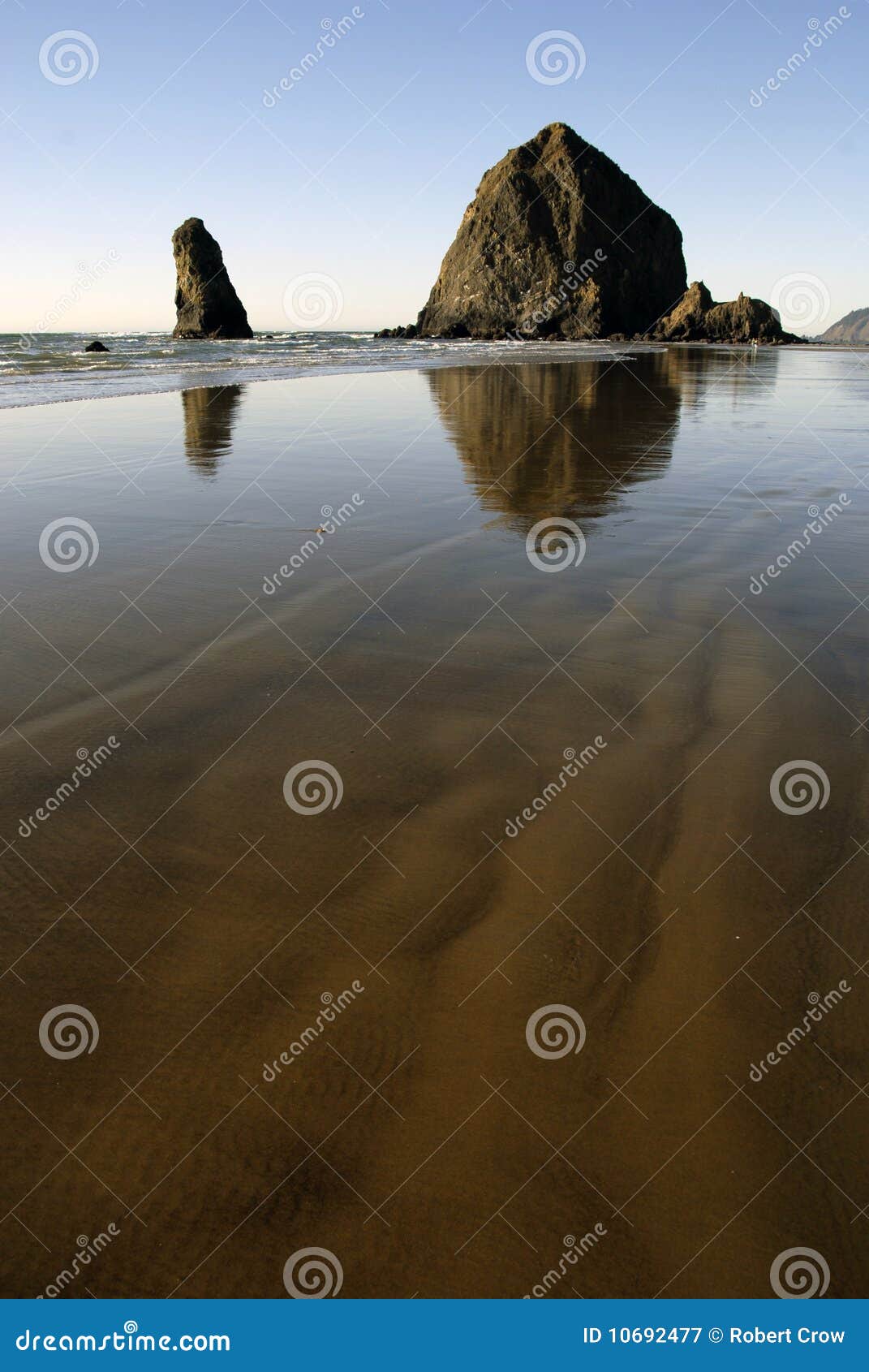 Haystack Rock in Oregon stock image. Image of rock, oregon - 10692477