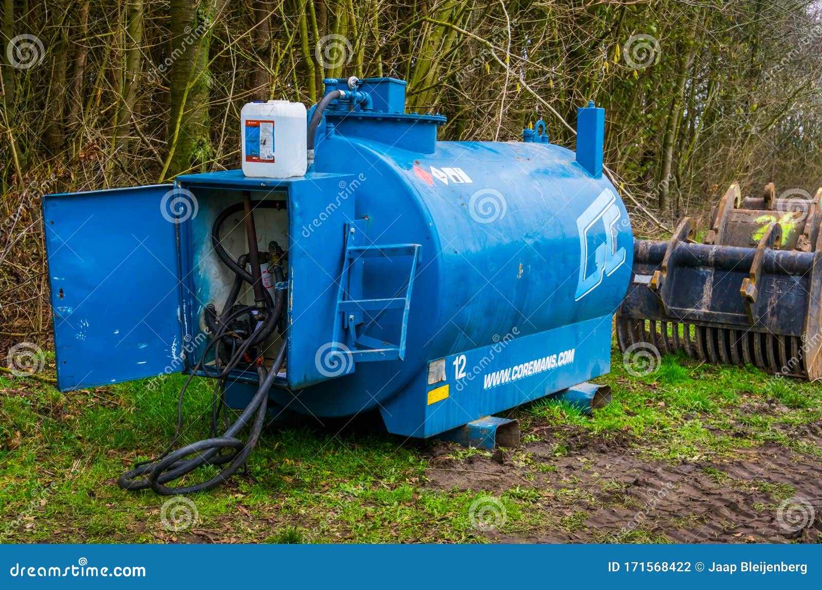 Hazardous Liquid Tank with Tubes Panel, Portable Solutions, Ruchpen ...