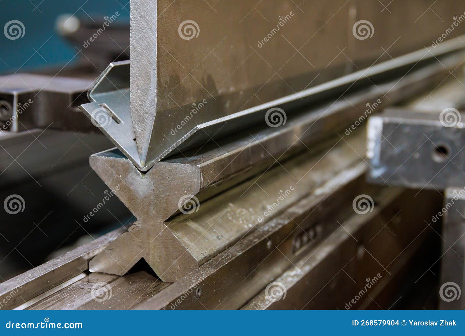 This is the Process of Bending Sheet Metal with the Help of a Hydraulic ...