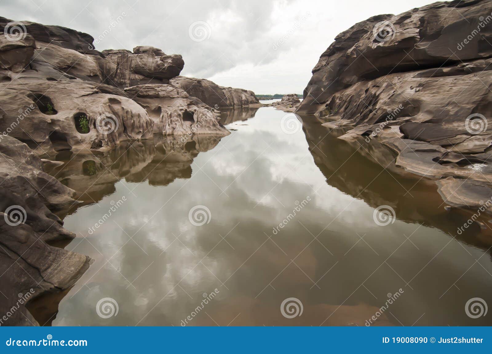 Head Dog at Sam Phan Bhok Grand Canyon Stock Photo - Image of clear ...