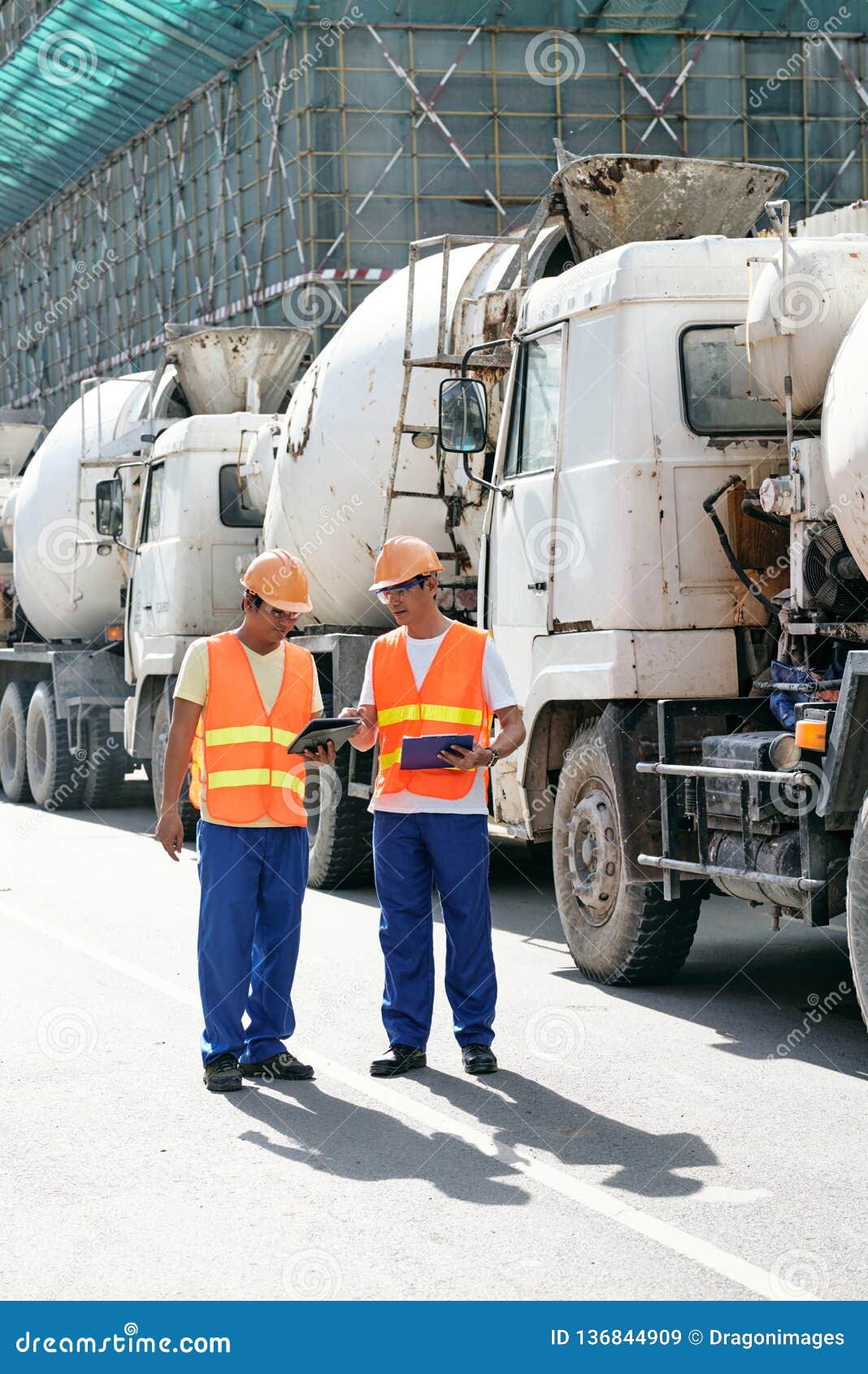 Engineer Talking To Employee Stock Image - Image of cement, worker ...