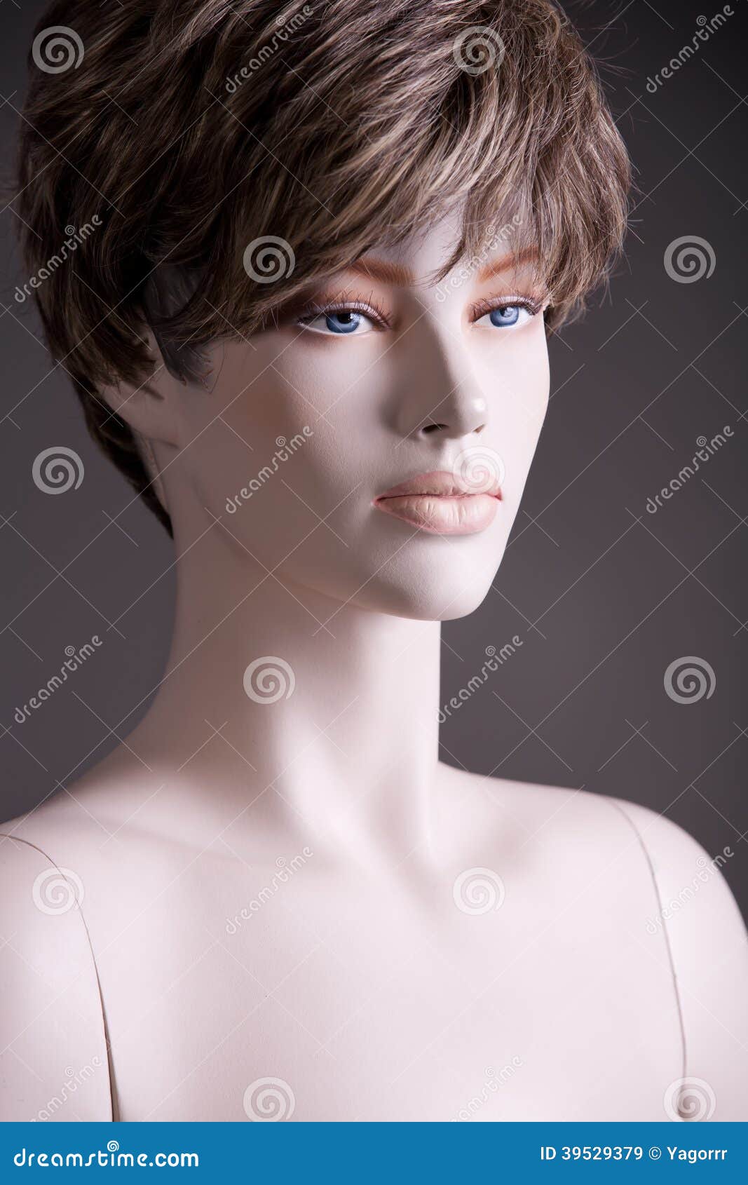 Head of the Female Dummy in a Wig Stock Image - Image of color, women ...