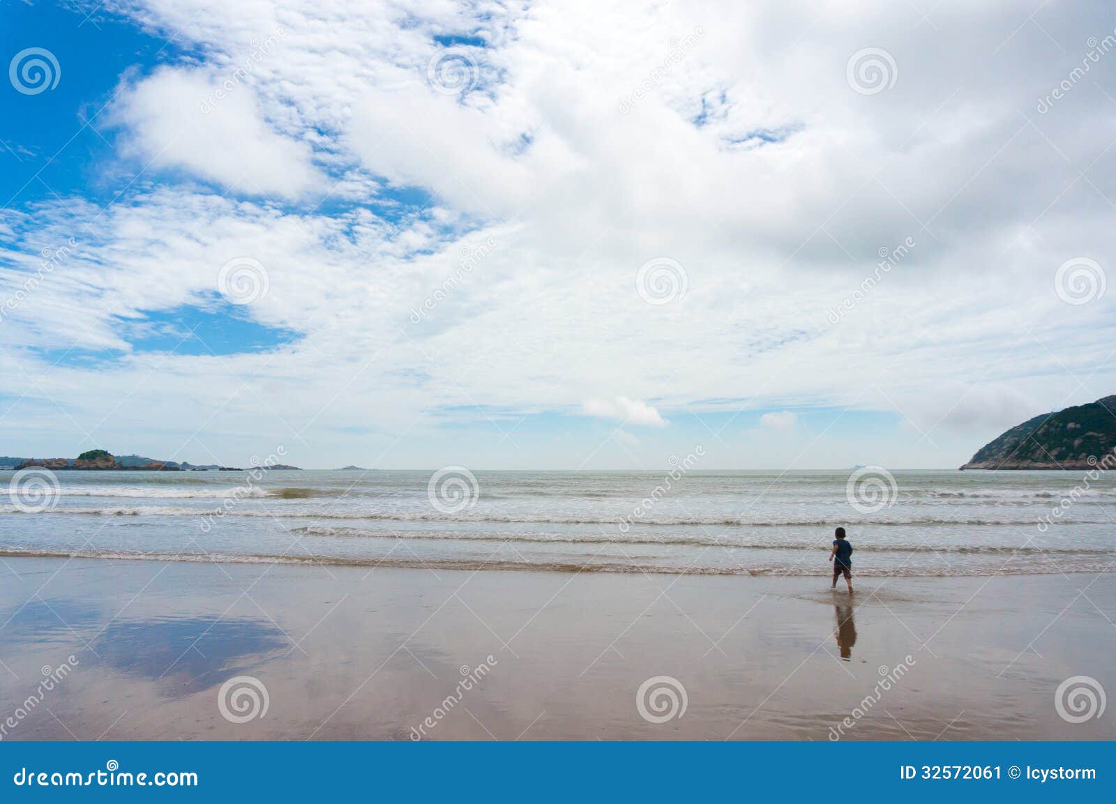 Heading for the ocean stock image. Image of wave, happy - 32572061
