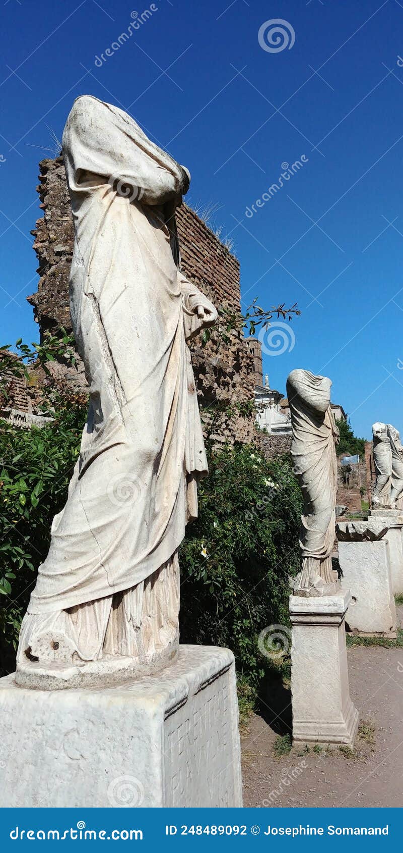 Headless statues Roma stock photo. Image of tree, wood - 248489092