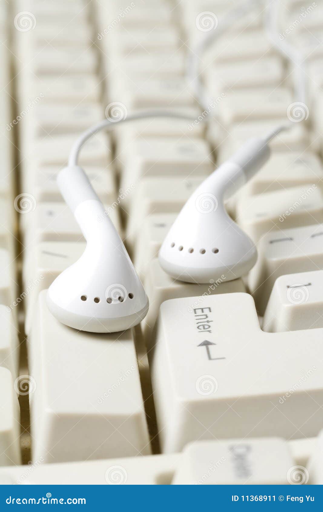 Headphones and keyboard stock image. Image of sound, digital - 11368911