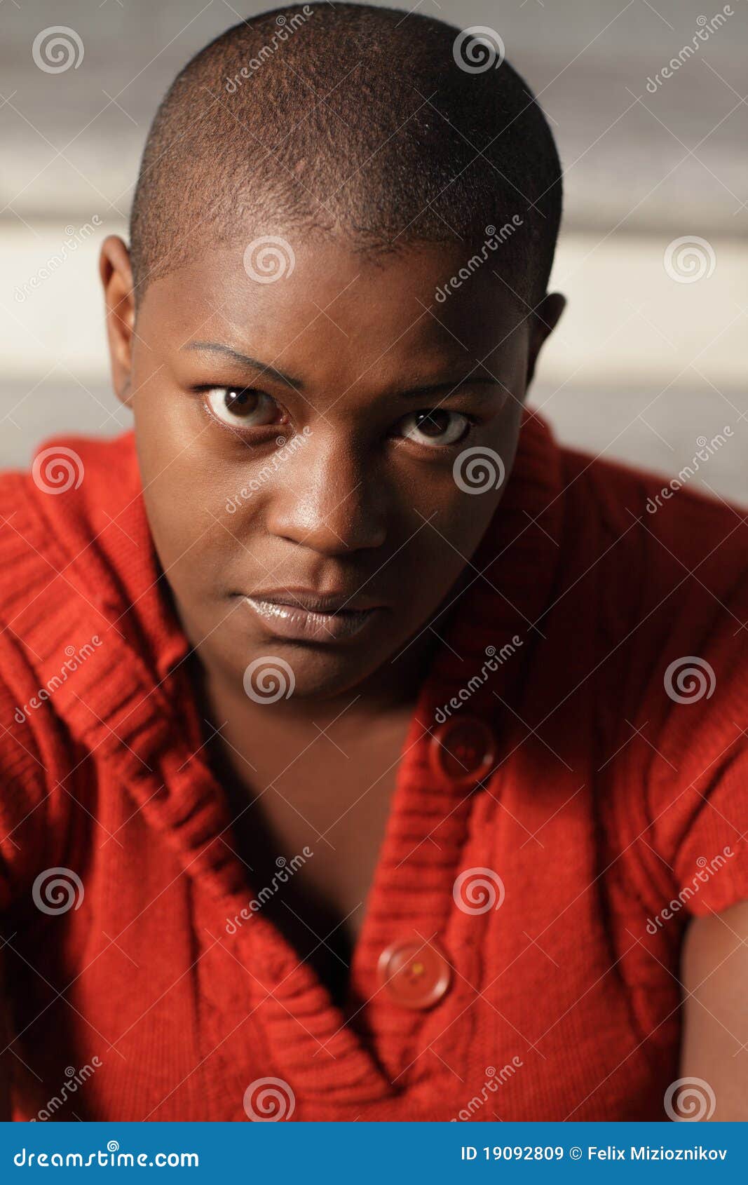 Headshot De Uma Mulher Calva Imagem de Stock - Imagem de africano ...