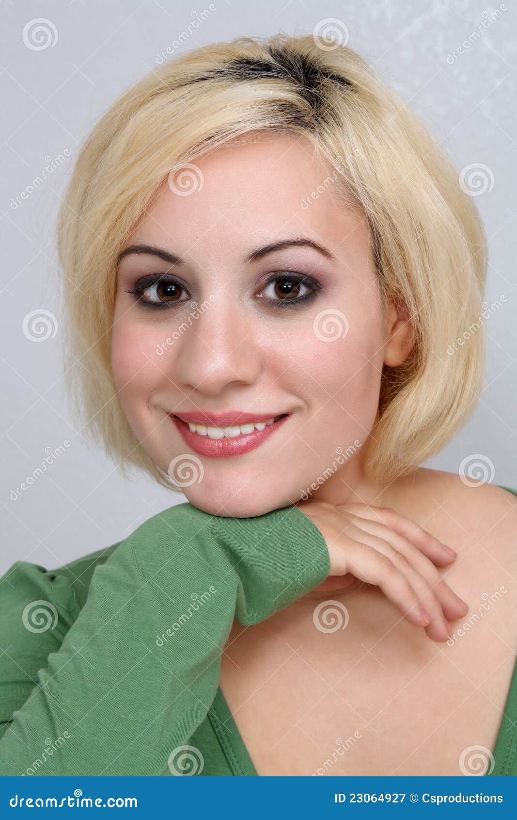 Headshot rubio hermoso (7) imagen de archivo. Imagen de alegre - 23064927