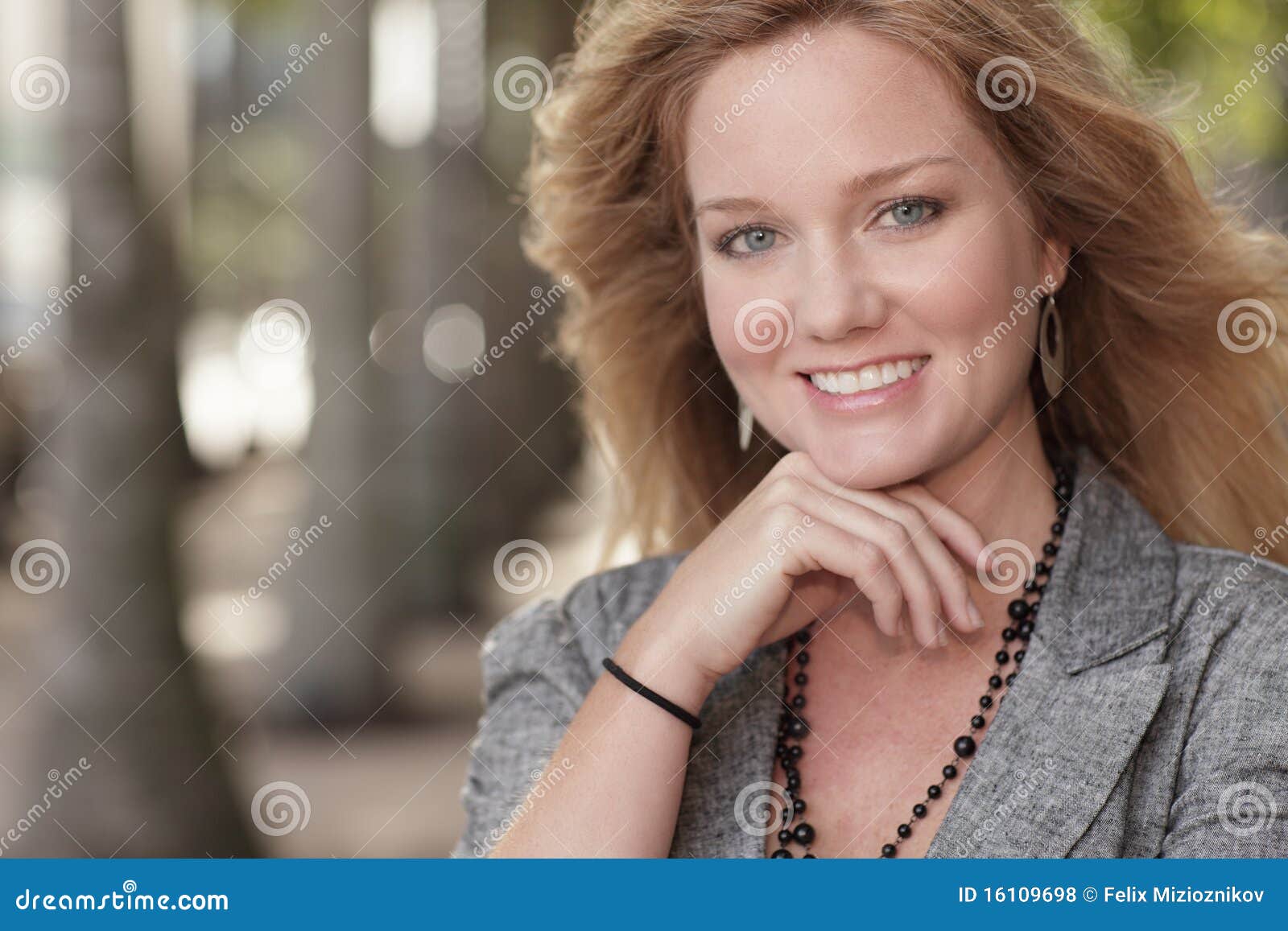 Headshot of a Young Woman Smiling Stock Photo - Image of businesswoman ...