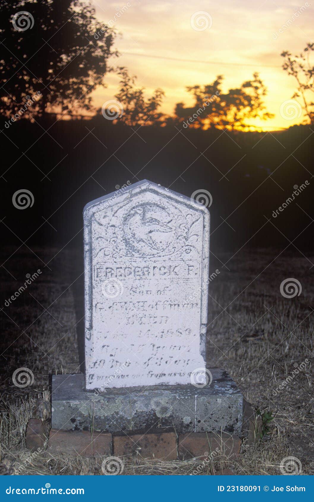 Headstone at sunset editorial photo. Image of sunset - 23180091