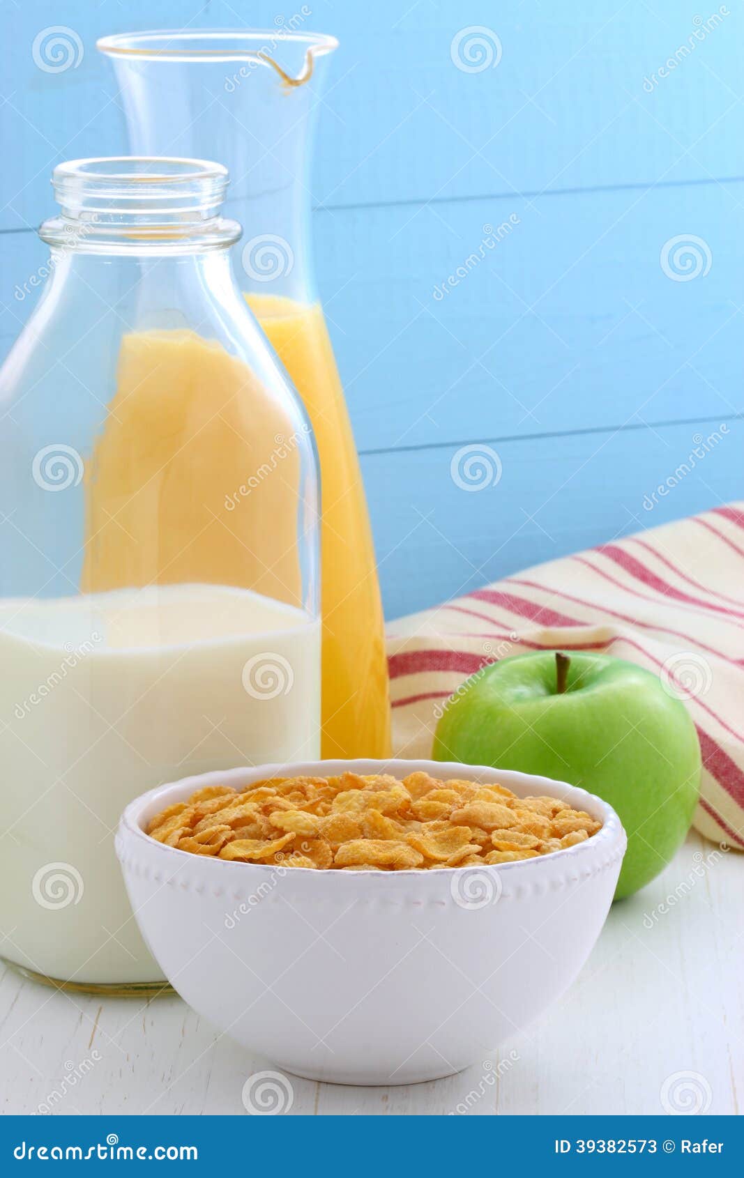 Healthy Corn Flakes Breakfast Stock Image - Image of kumiss, fruit ...
