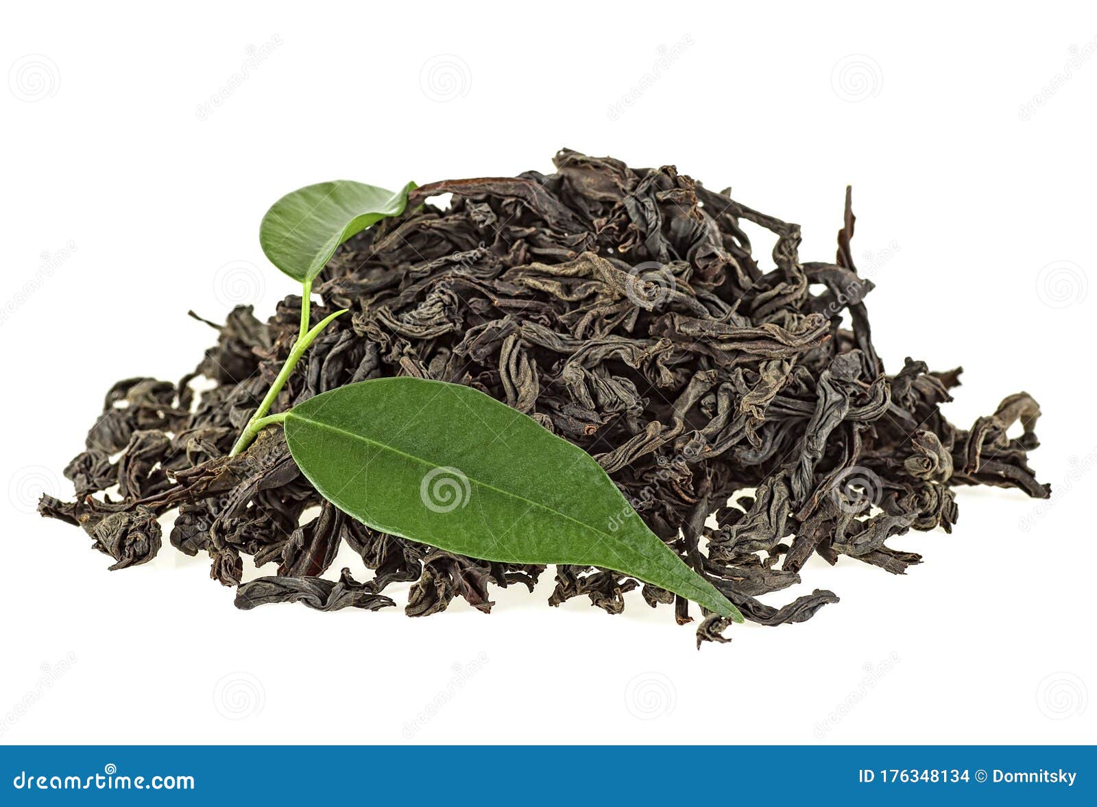 Heap of Black Tea with Green Tea Leaves Isolated on White Background ...