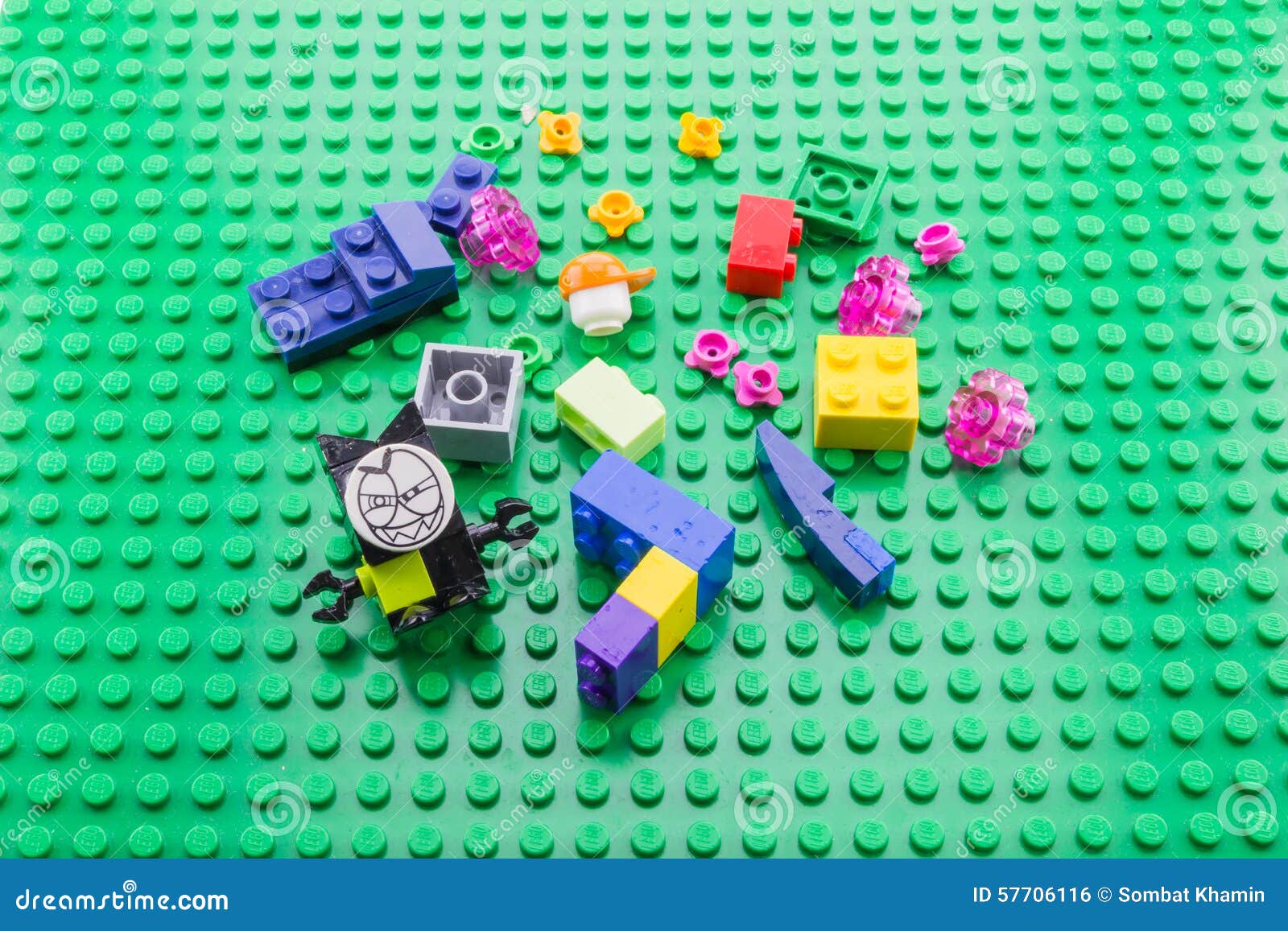 Heap of LEGO Blocks editorial photo. Image of building - 57706116