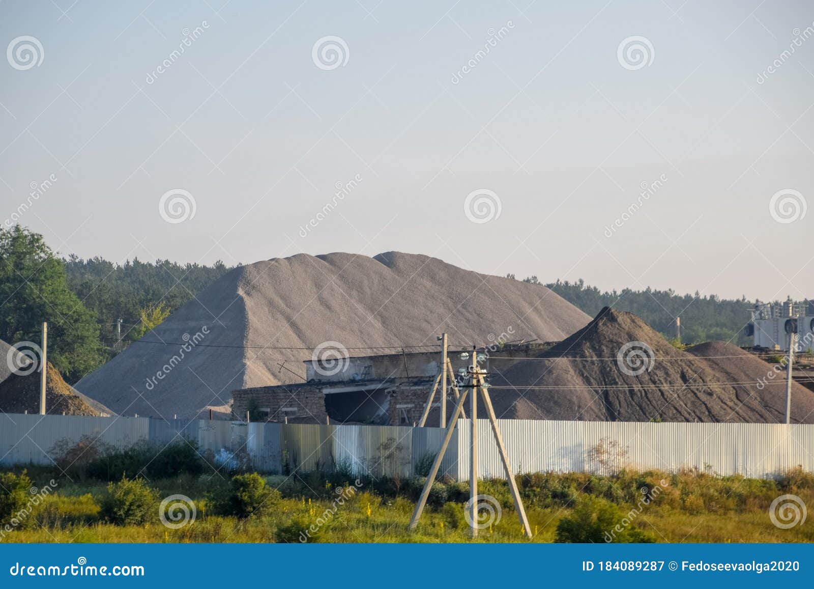 Heaps of Rubble and Gravel for Production of Concrete and Reinforced ...