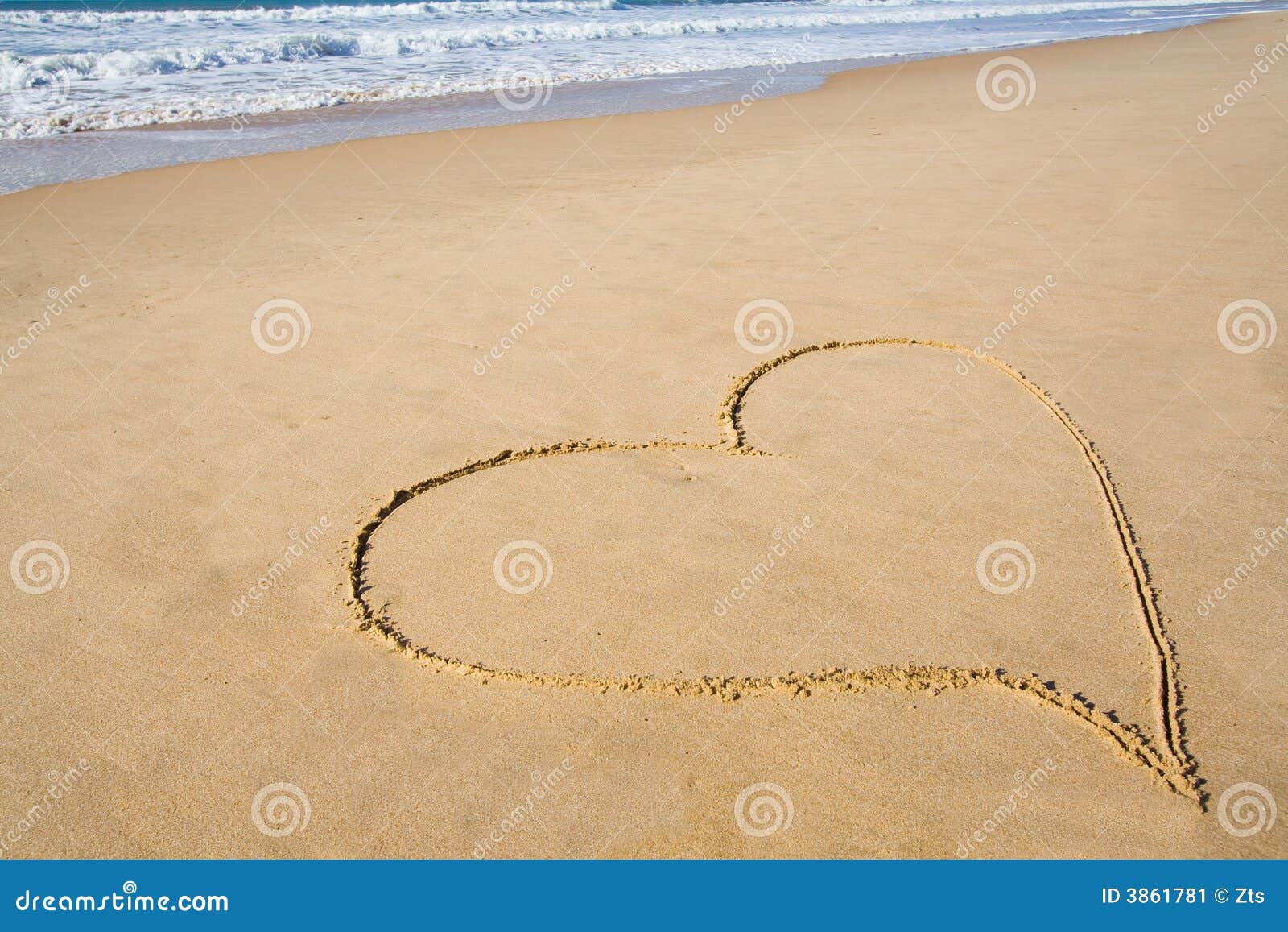 Heart drawn in sand stock image. Image of heart, draw - 3861781