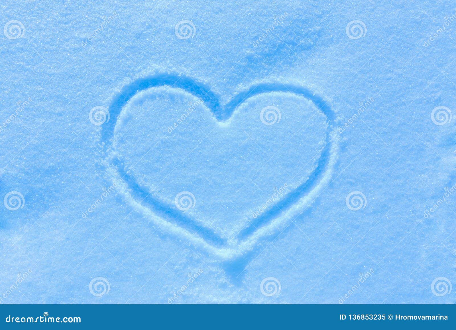 Heart drawn on the snow. stock image. Image of cold - 136853235