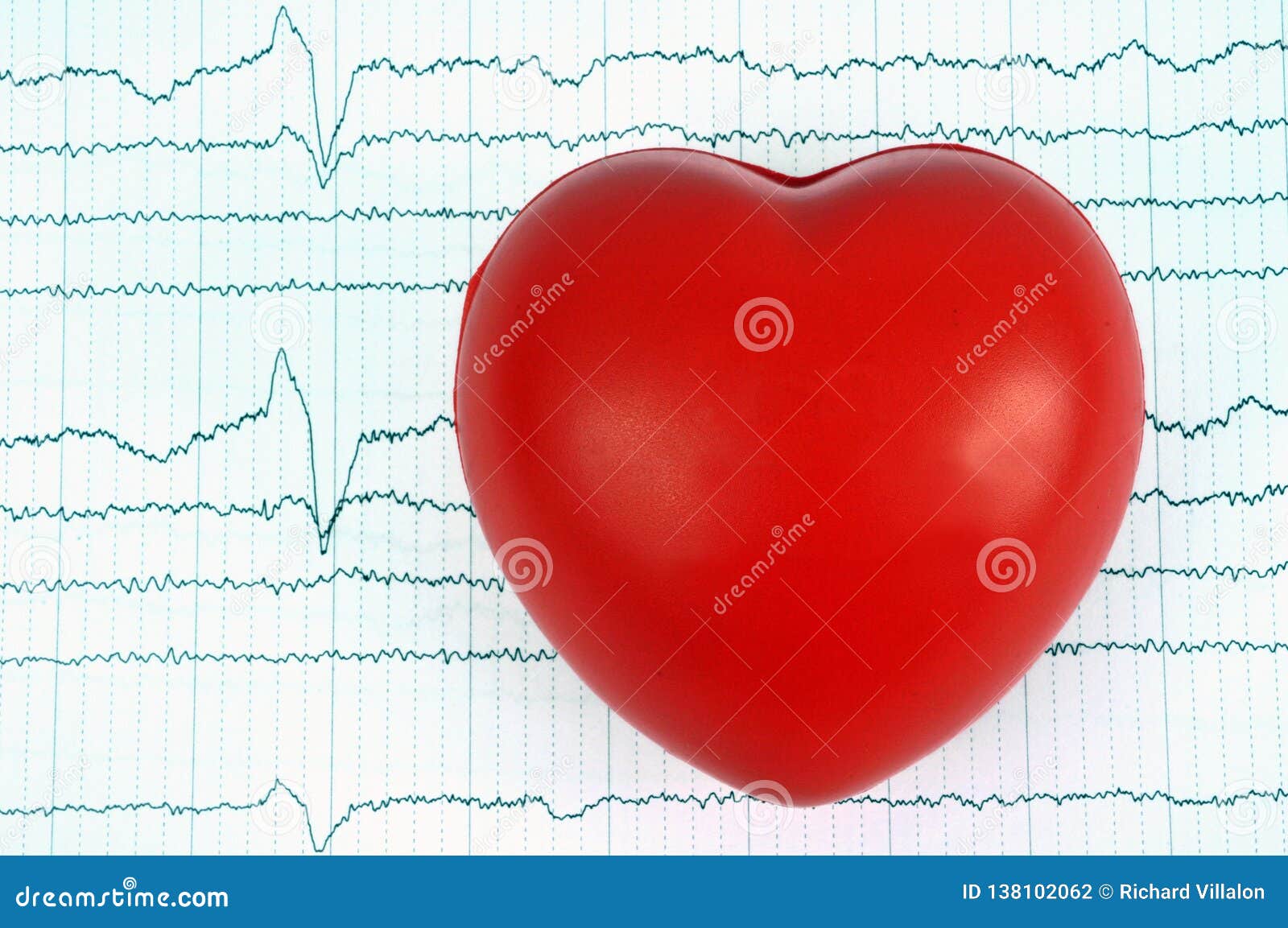 Heart on an Electrocardiogram Stock Illustration - Illustration of ...