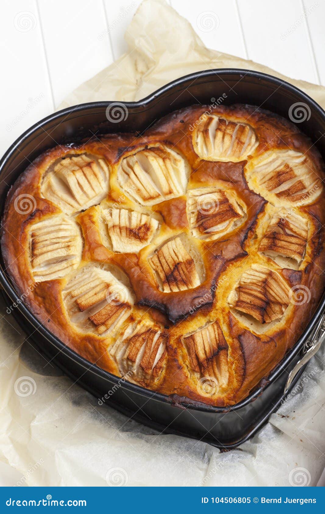 Heart shaped apple pie stock image. Image of fresh, sugar - 104506805