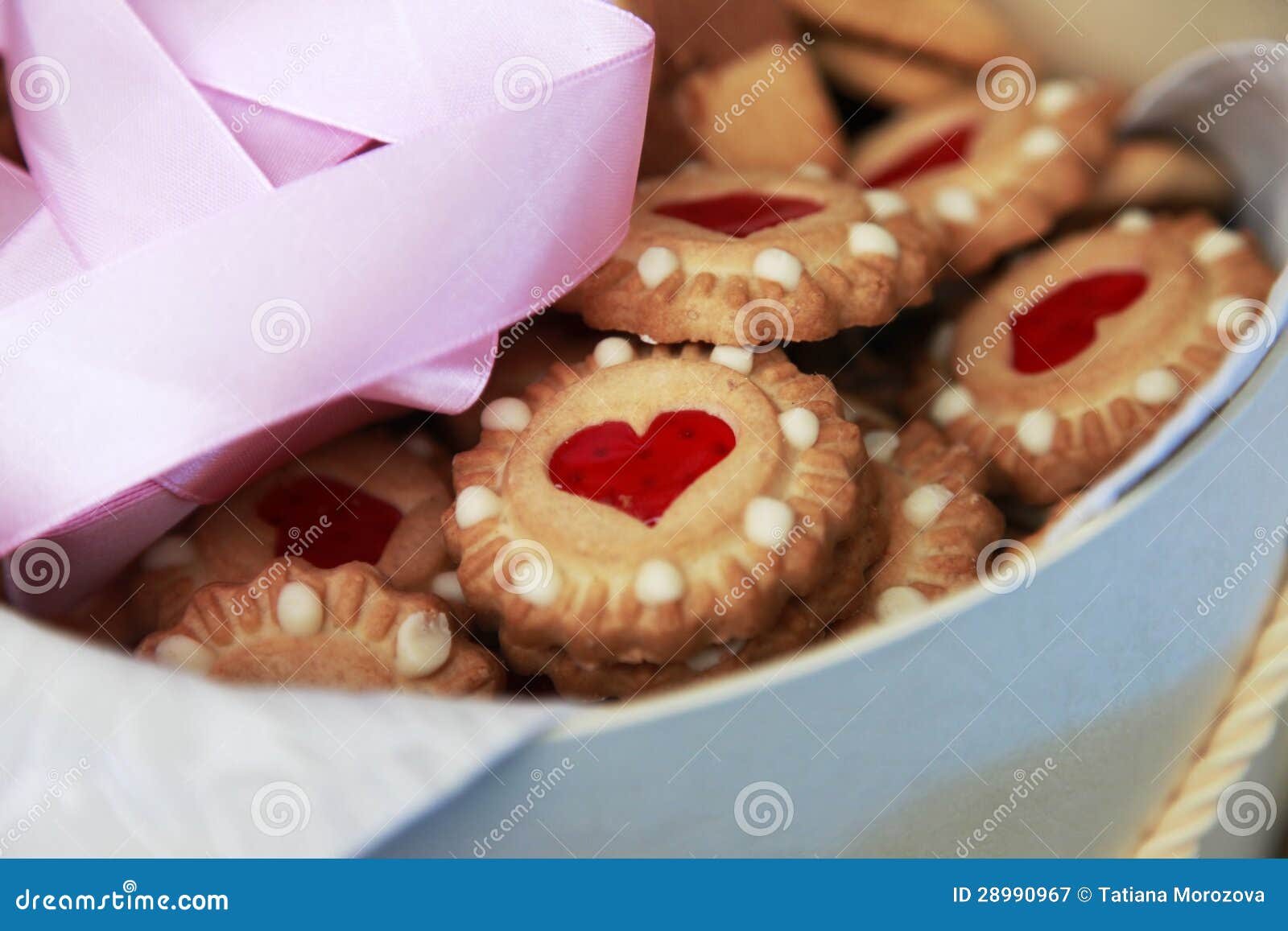 Heart-shaped biscuit stock image. Image of group, home - 28990967