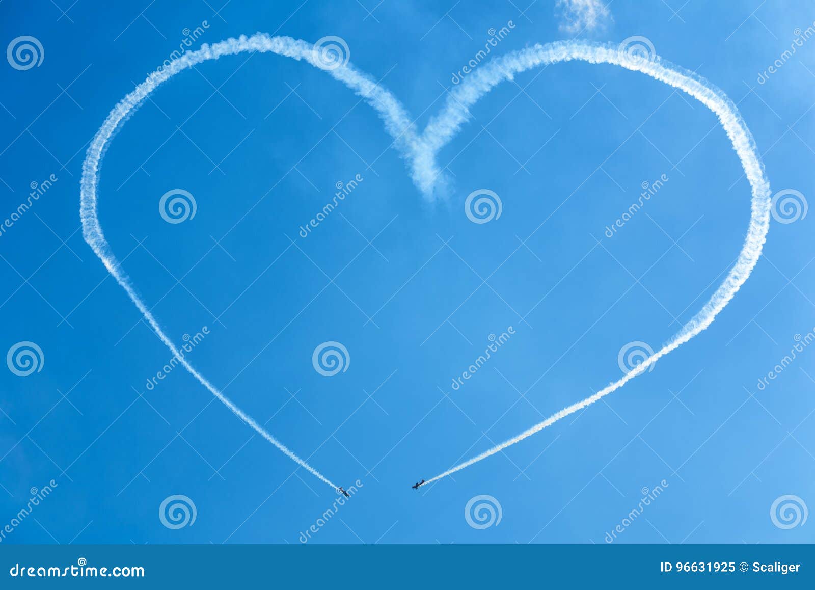 A Heart in the Sky from Planes Stock Image - Image of aeronautic, view ...