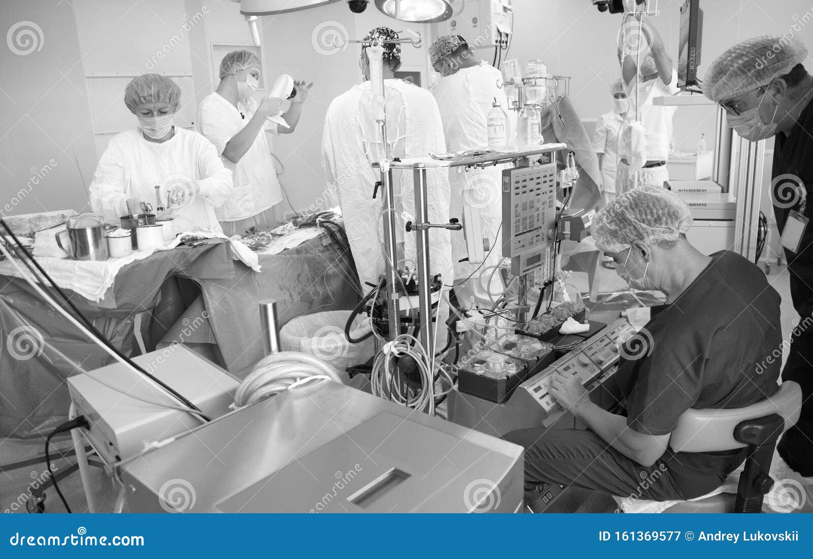 Heart Surgeon Performs Open Heart Surgery Editorial Photography - Image ...