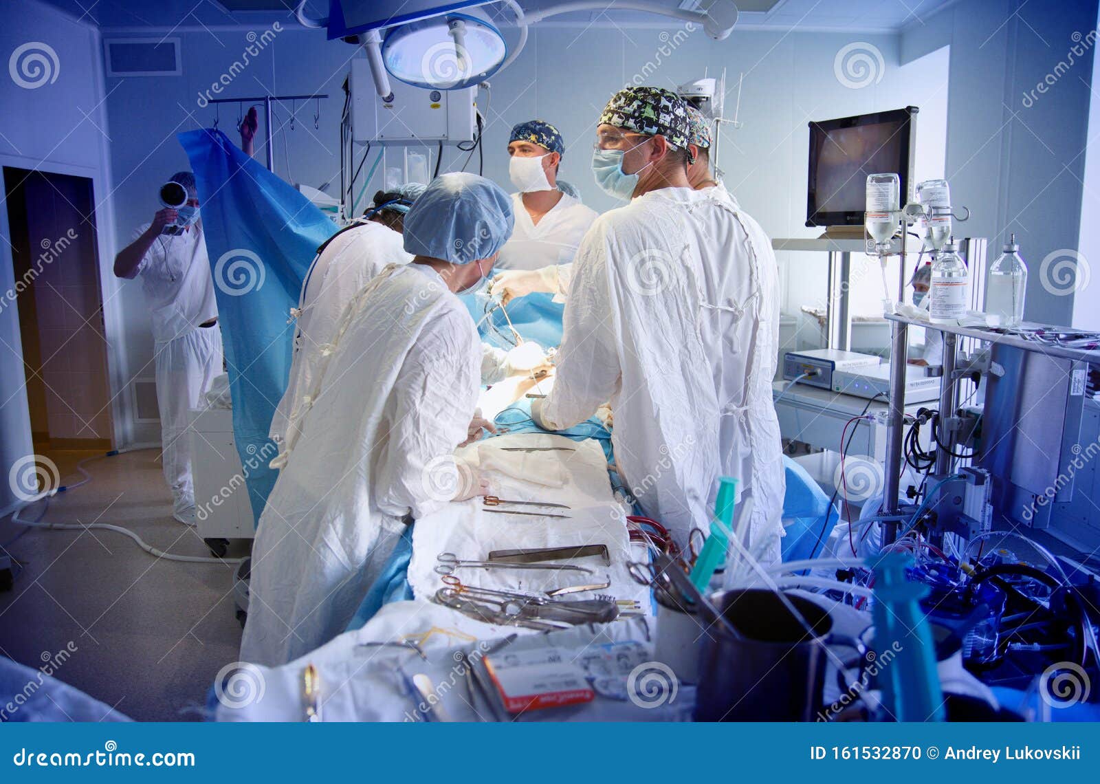 Heart Surgeon Performs Open Heart Surgery Editorial Image - Image of ...