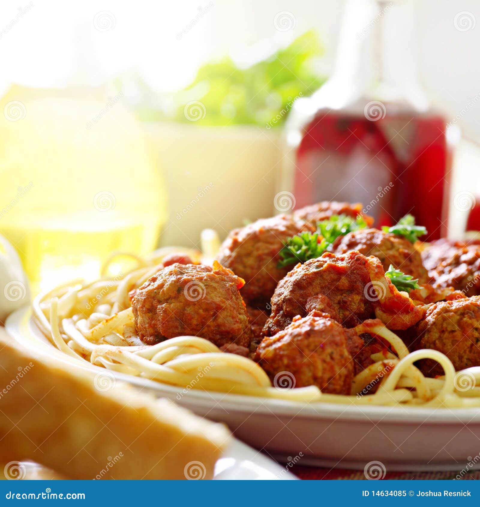 Hearty spaghetti dinner stock image. Image of bread, meal - 14634085
