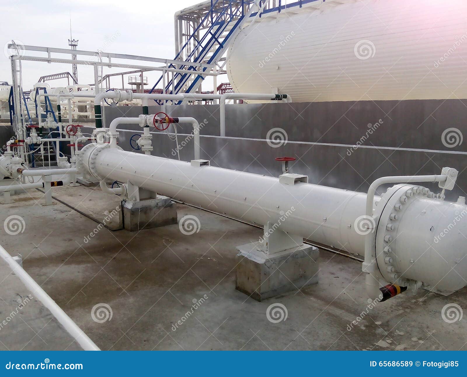 Heat Exchanger in a Refinery Stock Image - Image of breaking, pollutant ...