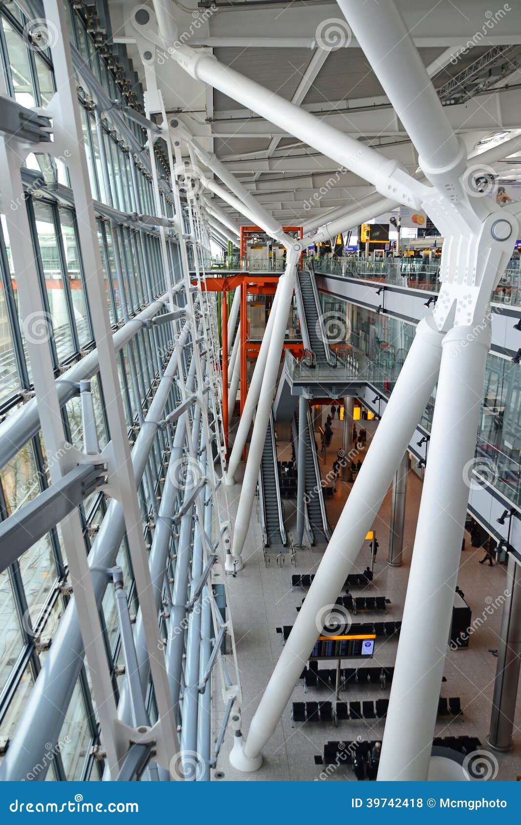 Heathrow Terminal 5 Pillars Editorial Stock Photo - Image of heathrow ...