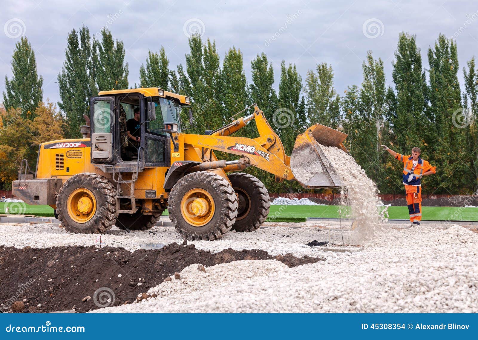 6,918 Heavy Bulldozer Loading Stock Photos - Free & Royalty-Free Stock ...