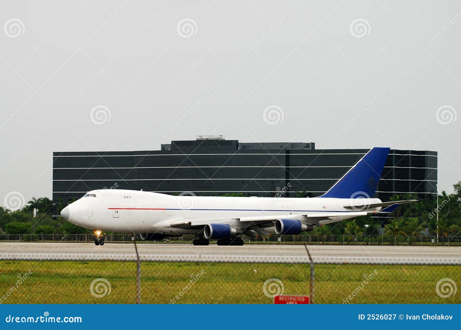 Heavy cargo jet stock image. Image of aviation, taxi, giant - 2526027