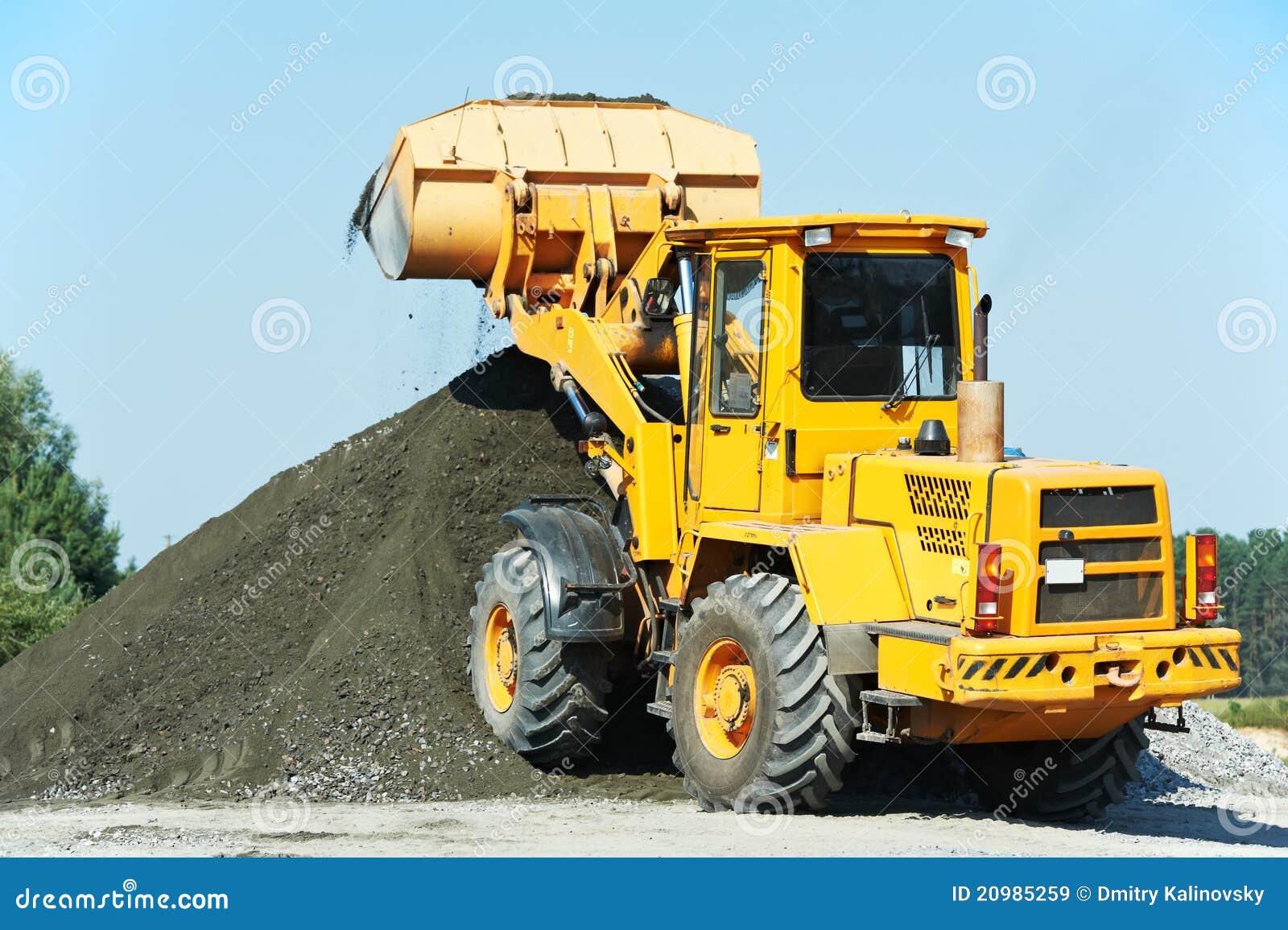 Heavy construction loader stock image. Image of machine - 20985259