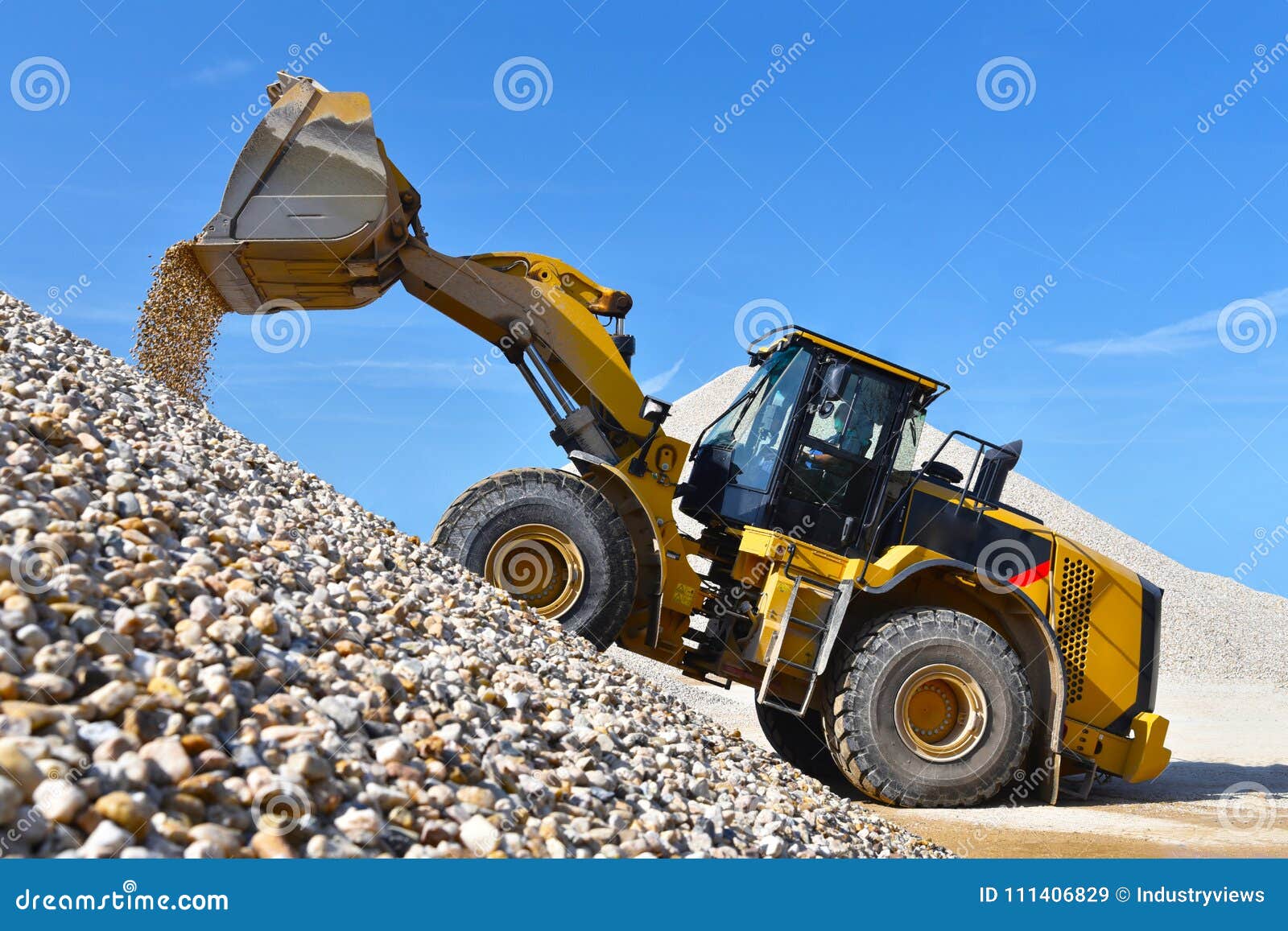 Heavy Construction Machine in Open-cast Mining - Wheel Loader Tr Stock ...