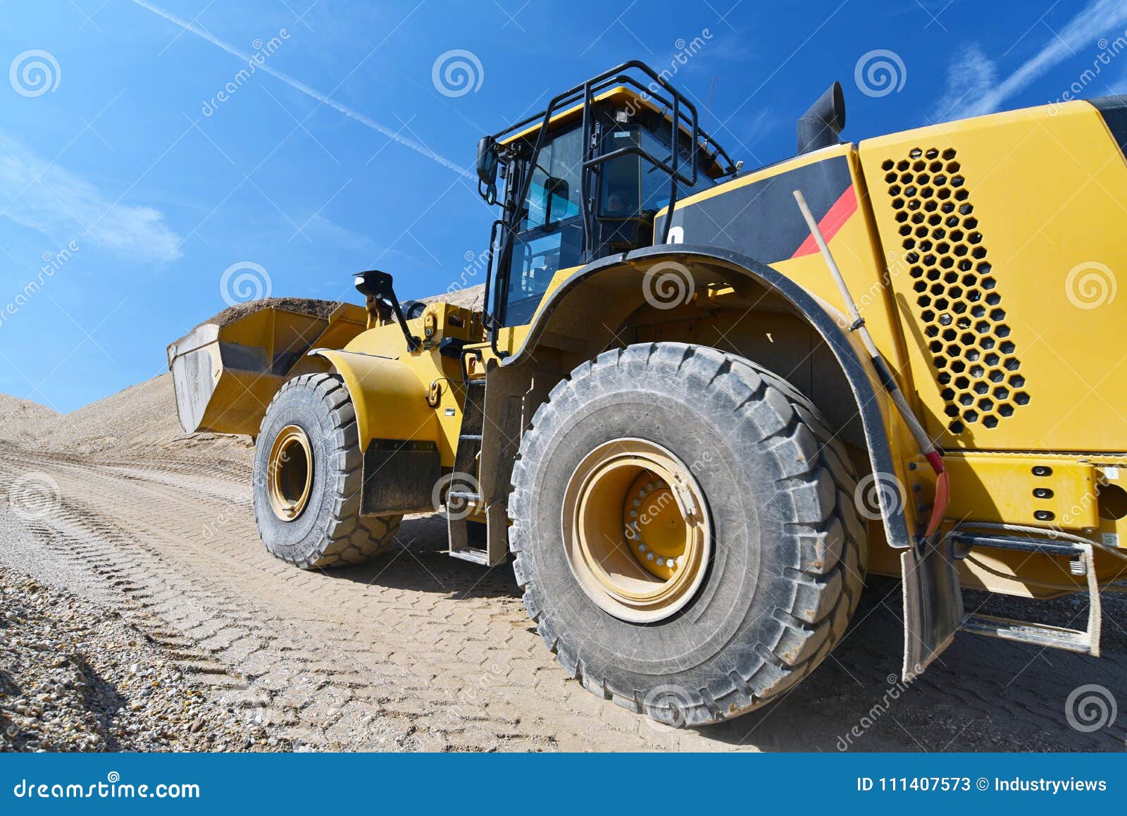 Heavy Construction Machine in Open-cast Mining - Wheel Loader Tr Stock ...