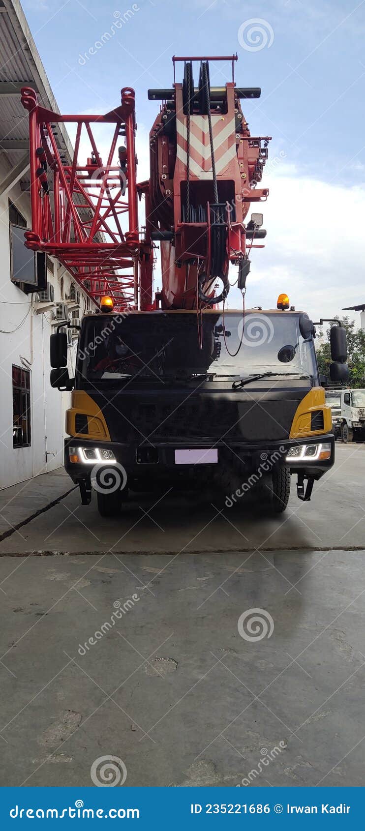 The Heavy Equipment of Crain Mobile Stock Photo - Image of vehicle ...