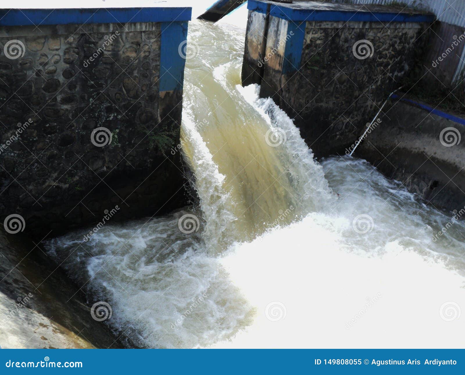 Heavy and Fast Flow of River Water Stock Image - Image of reflection ...