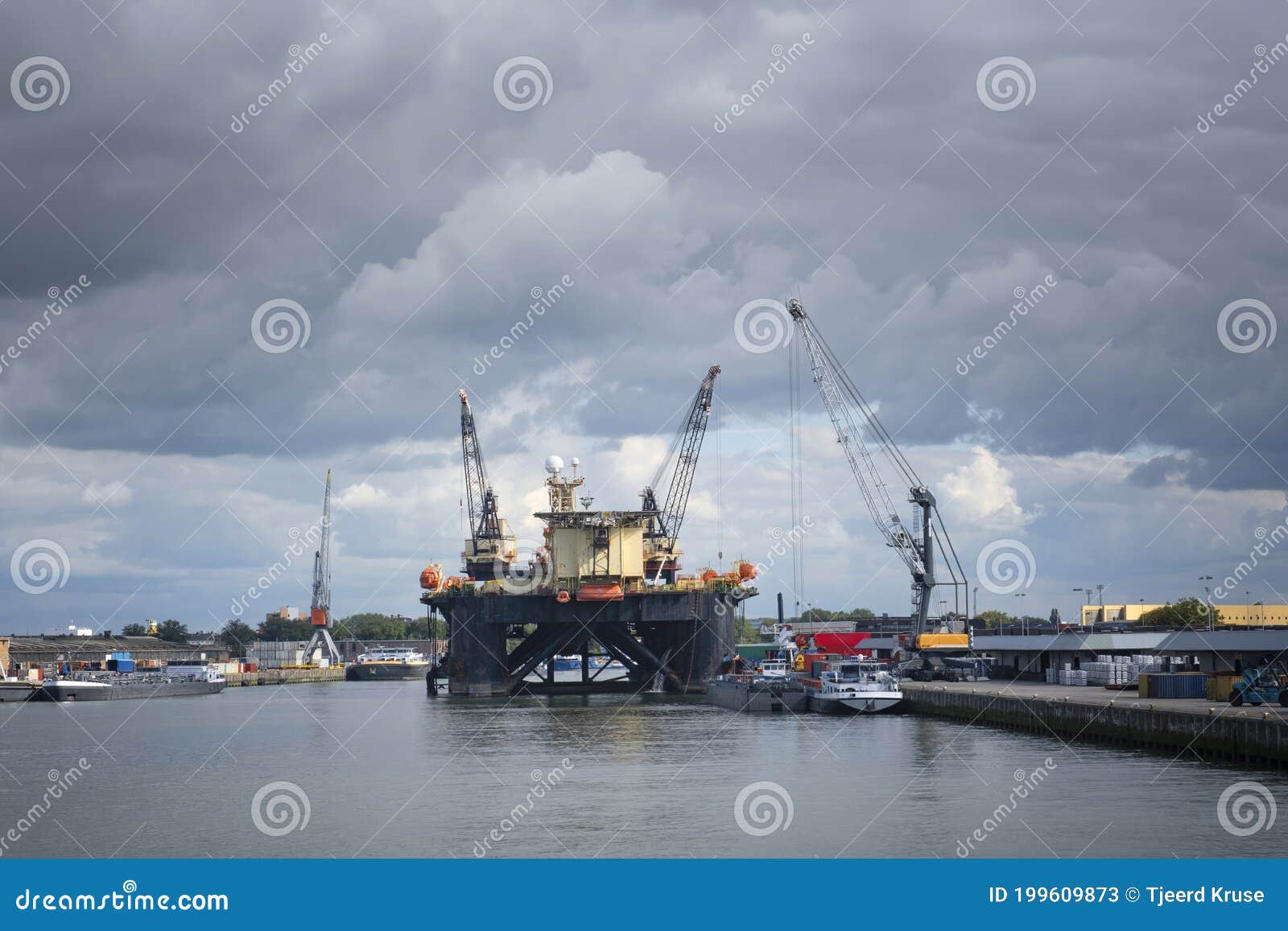 Heavy Lift Cargo Ship Transporting an Oil Rig Stock Image - Image of ...
