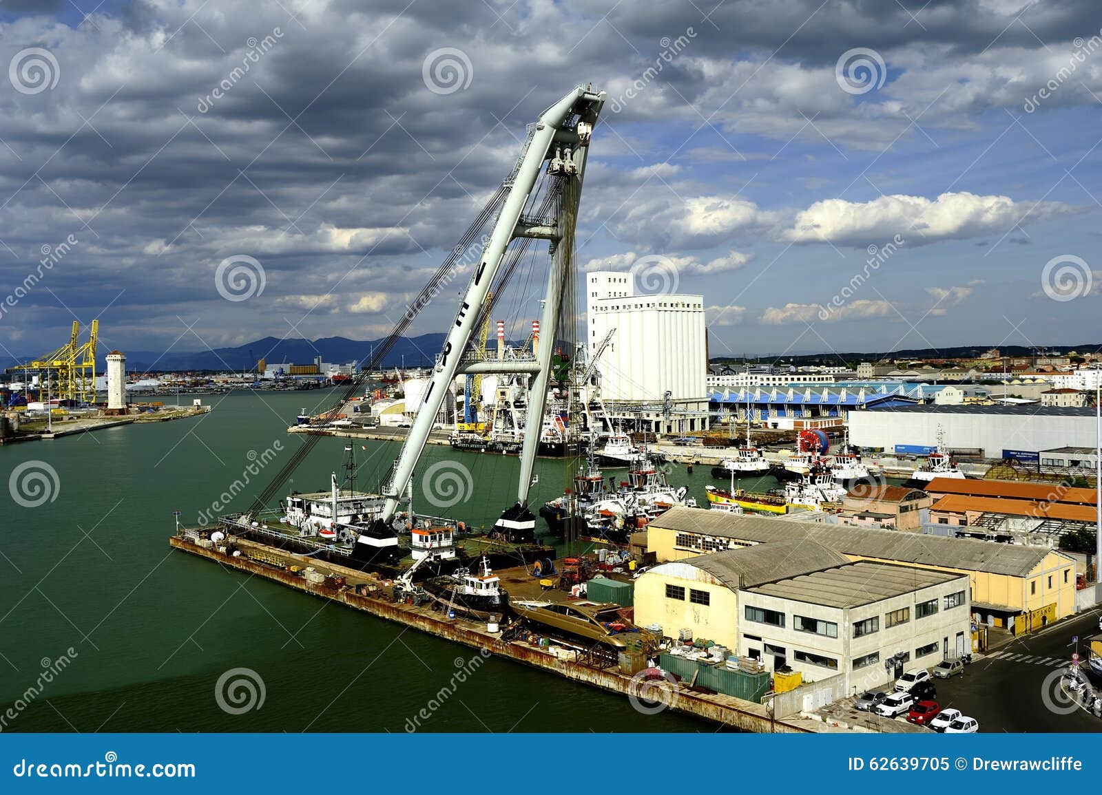 Heavy lift crane in port editorial image. Image of livnoro - 62639705