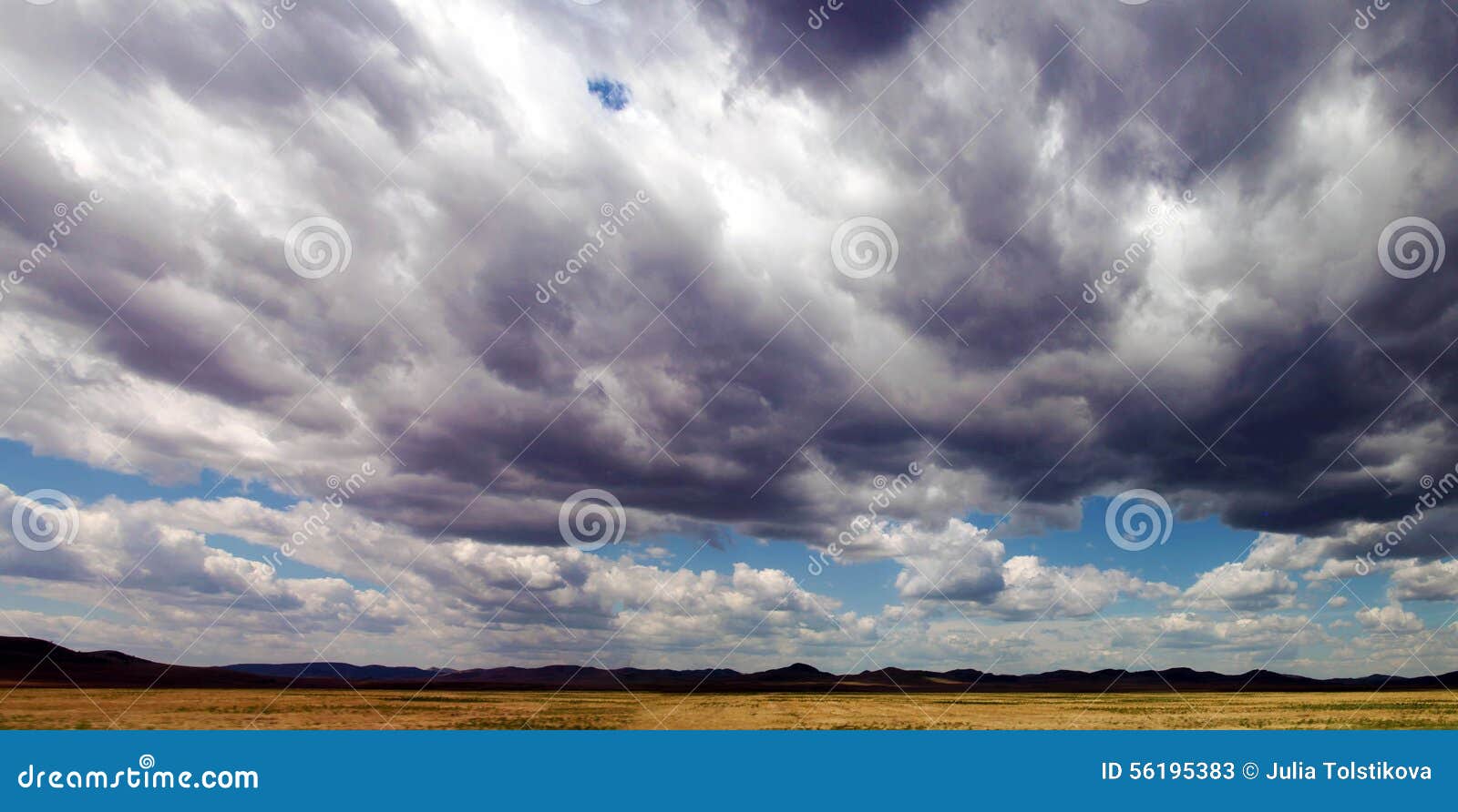Heavy sky over a field stock image. Image of rain, earth - 56195383