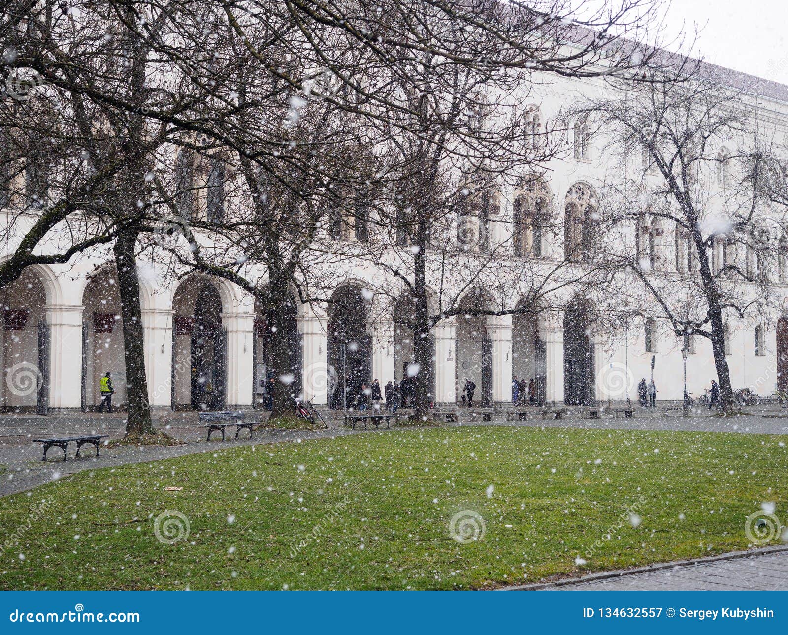 Heavy snowfall in Munich editorial photography. Image of munich - 134632557