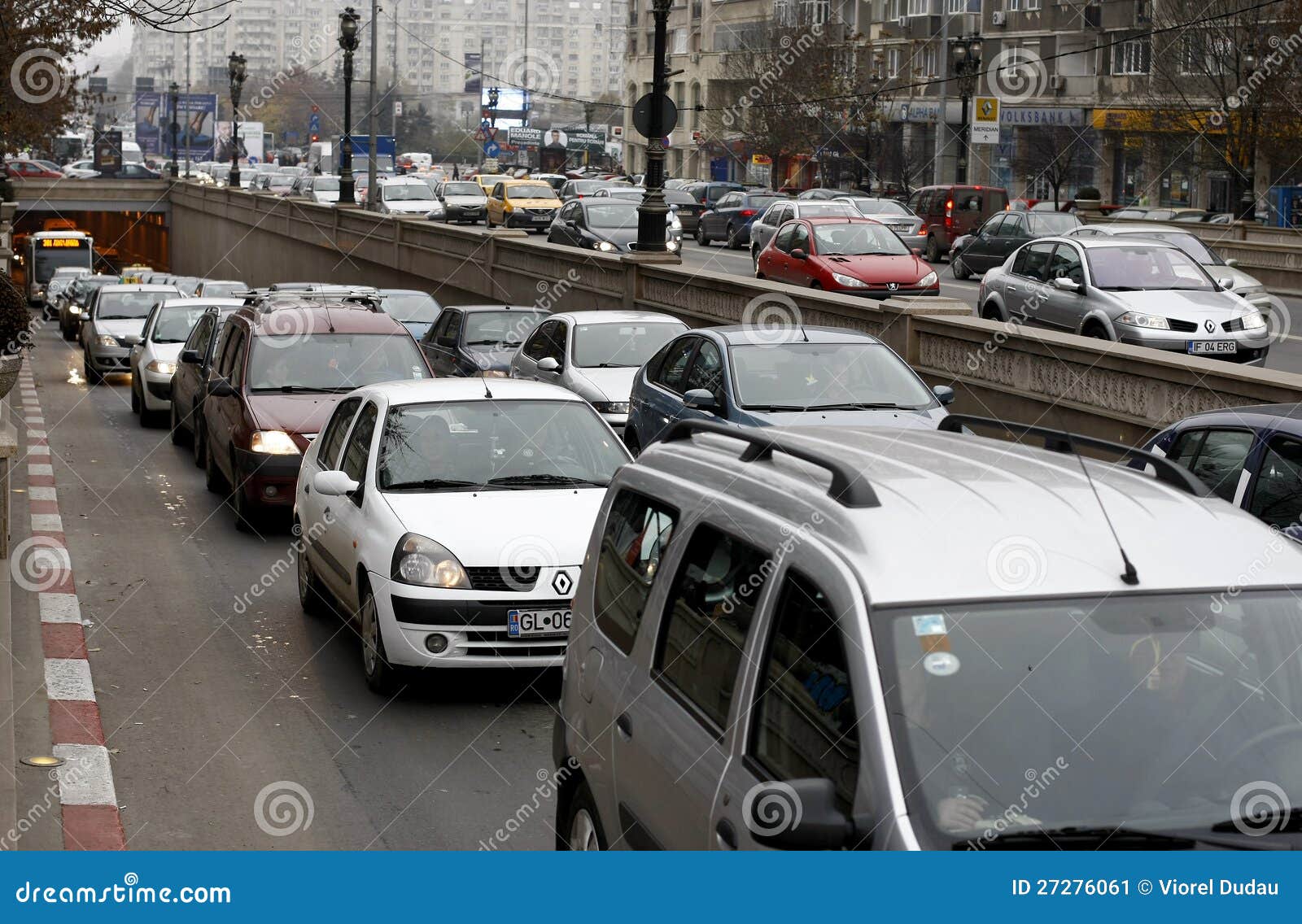 Heavy traffic in Bucharest editorial photo. Image of city - 27276061
