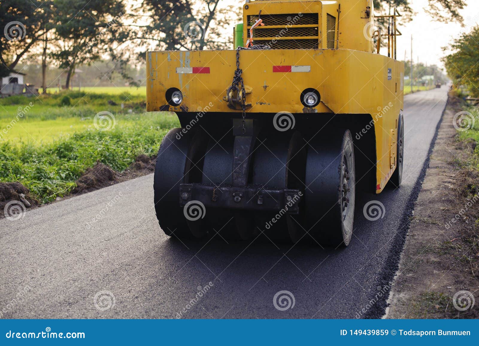 Heavy Vibration Roller Compactor at Asphalt Pavement Works for Road ...