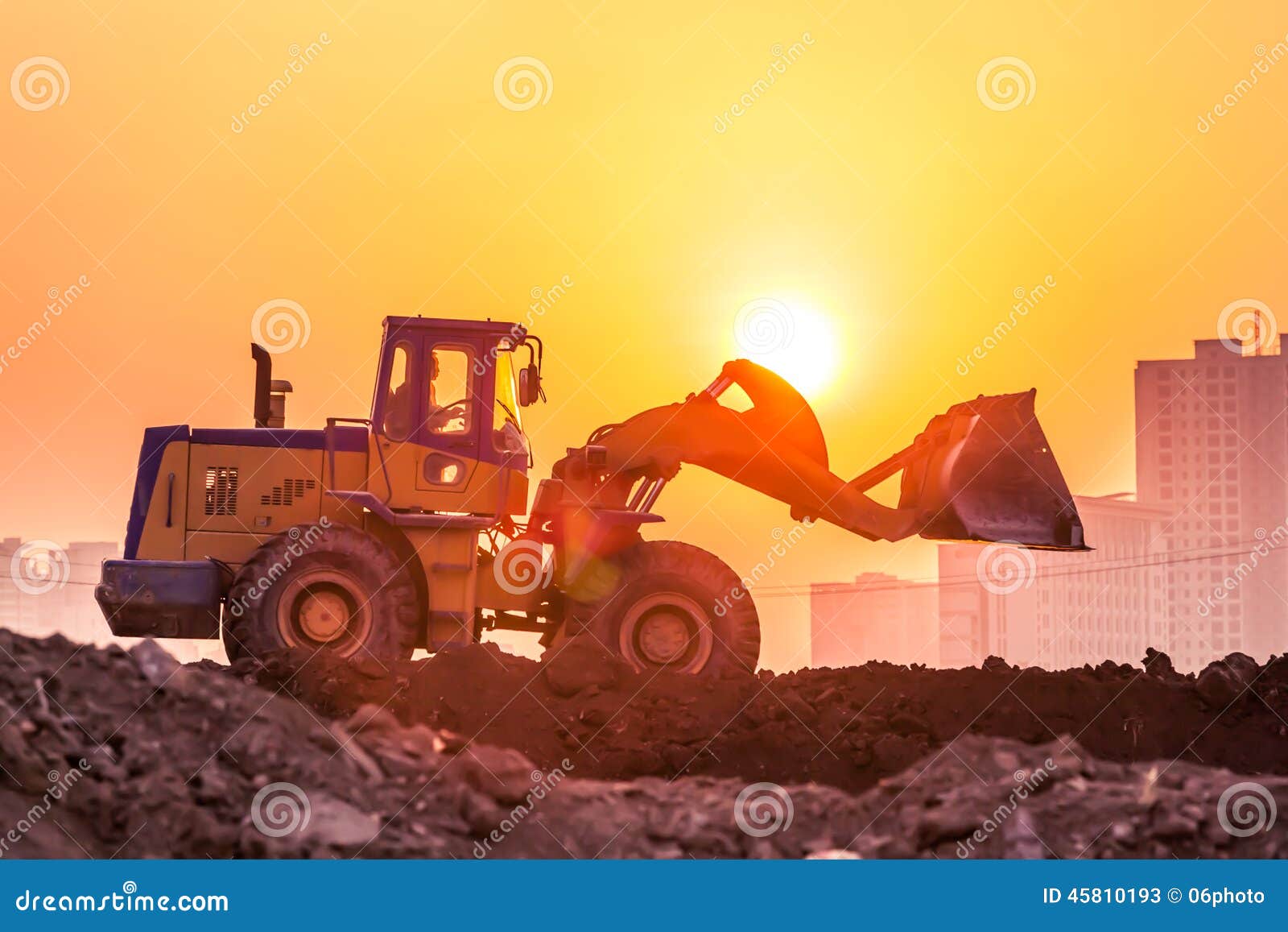 Heavy Wheel Excavator Machine Working at Sunset Editorial Stock Photo ...