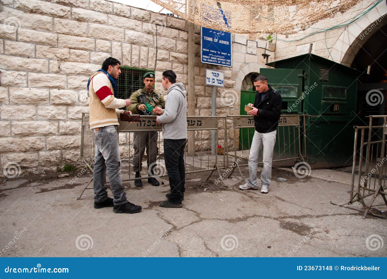 Hebron checkpoint editorial stock photo. Image of weapon - 23673148
