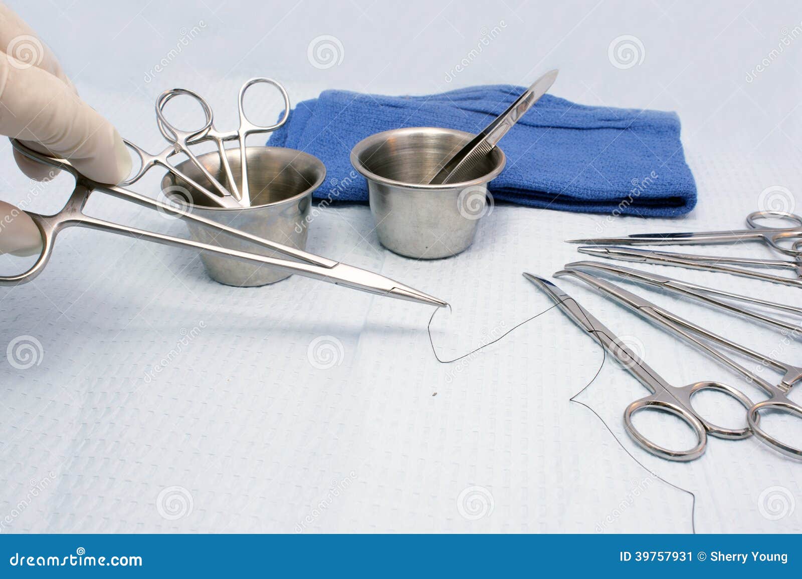 Hechting stock afbeelding. Image of tang, ziekenhuis - 39757931