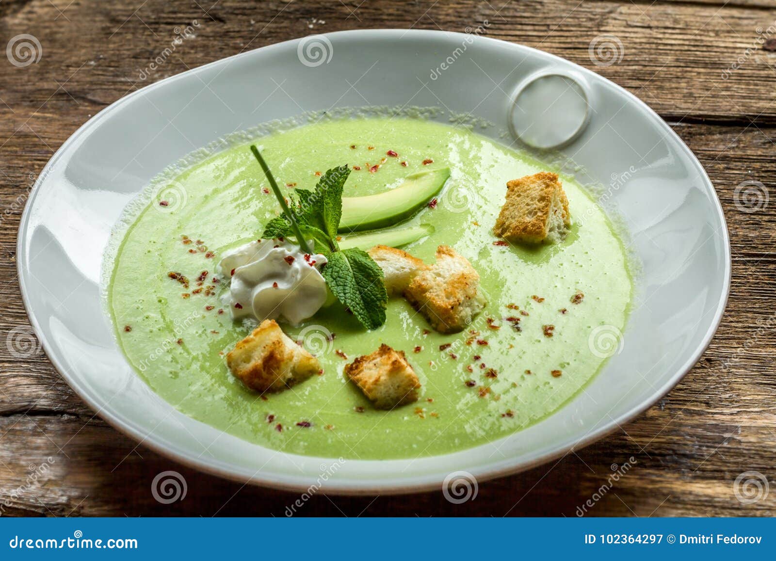 Heerlijke smakelijke soep stock afbeelding. Image of verzuur - 102364297